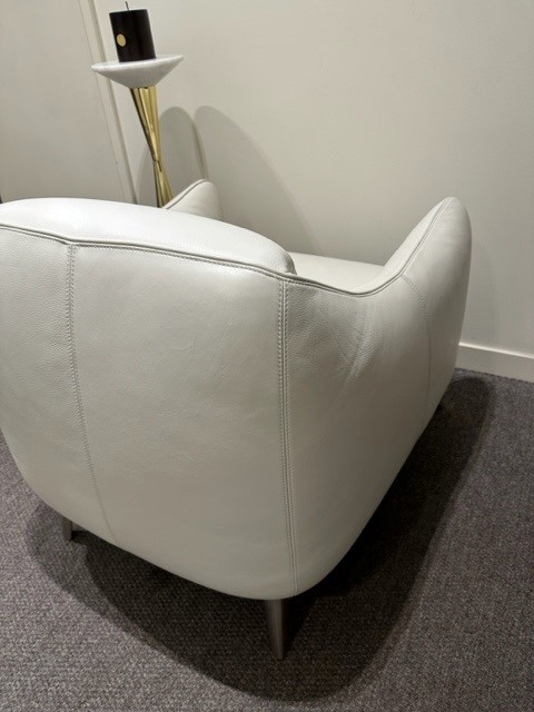 Pre-owned & Refurbished NATUZZI - Platea Armchair | Collecte