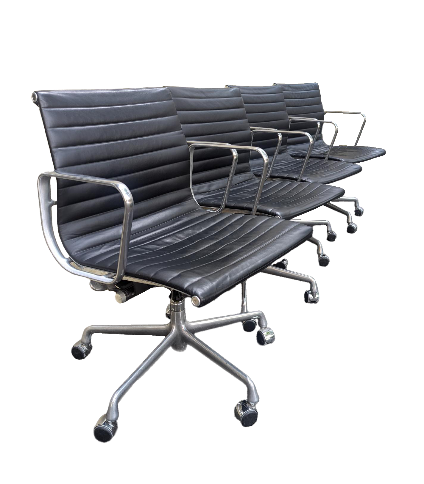 Pre-owned & Refurbished HERMAN MILLER - Eames Aluminium Group Chairs ...