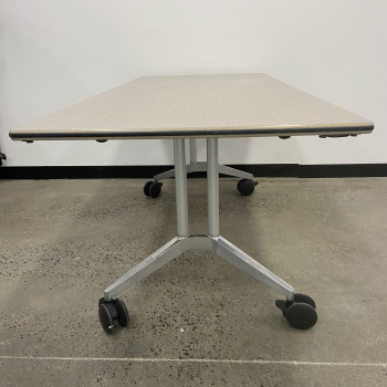Pre-owned & Refurbished WILKHAHN - 620 Logon Meeting Table | Collecte