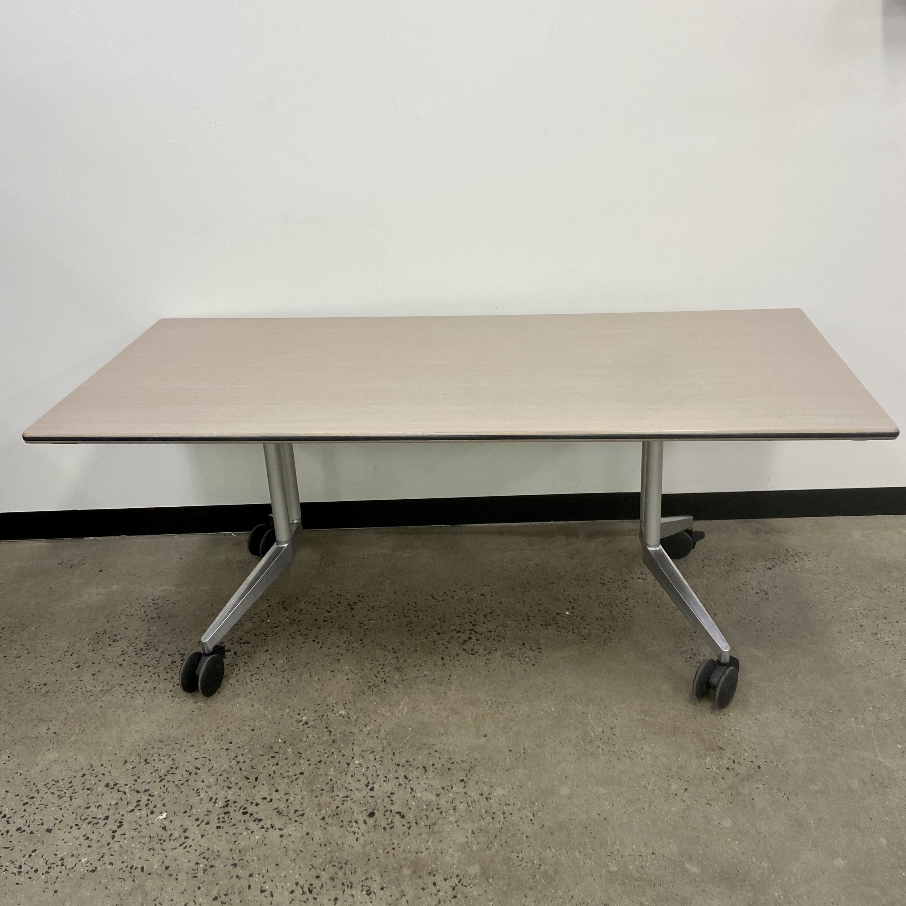 Pre-owned & Refurbished WILKHAHN - 620 Logon Meeting Table | Collecte
