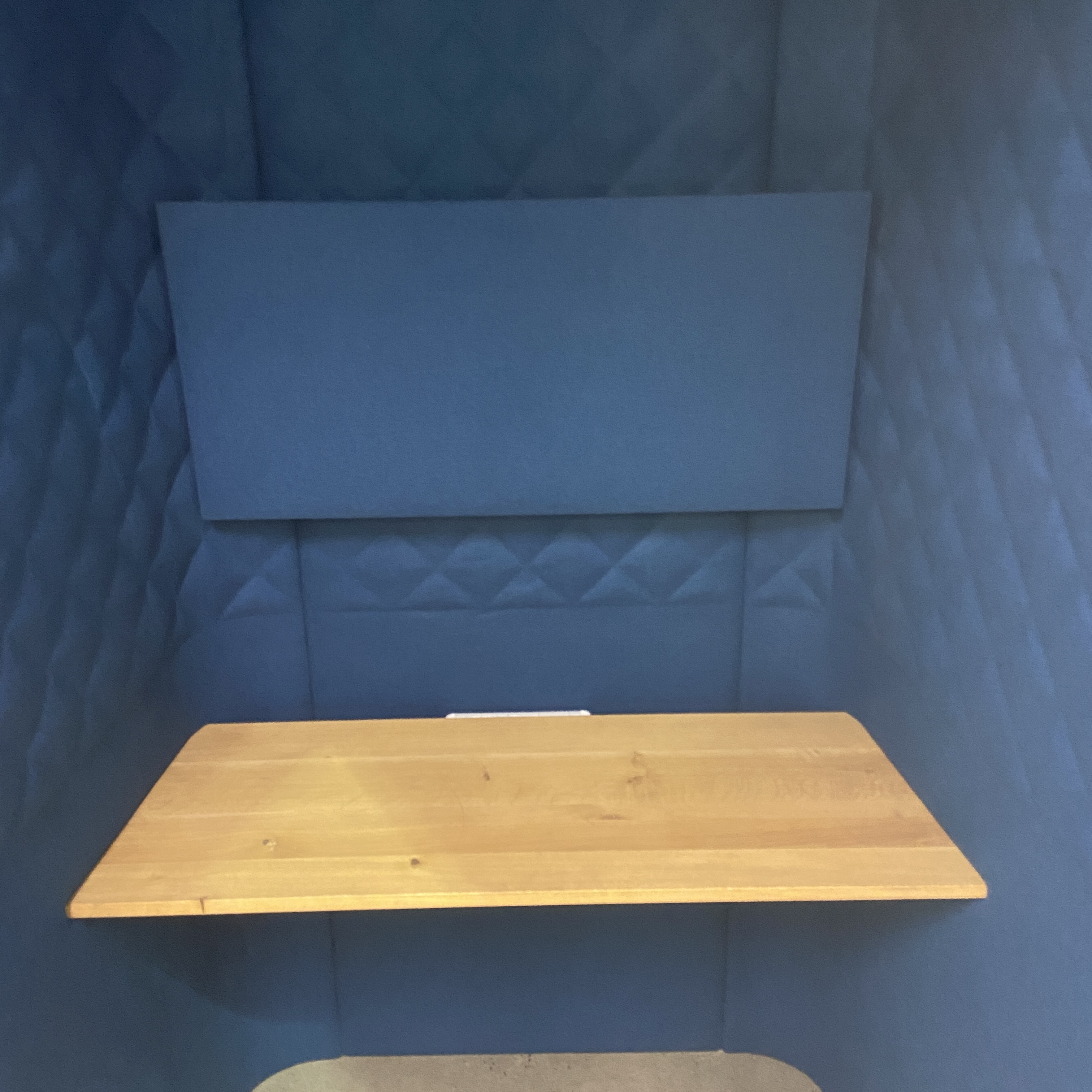 Pre-owned & Refurbished BUZZISPACE - BuzziBooth Blue | Collecte