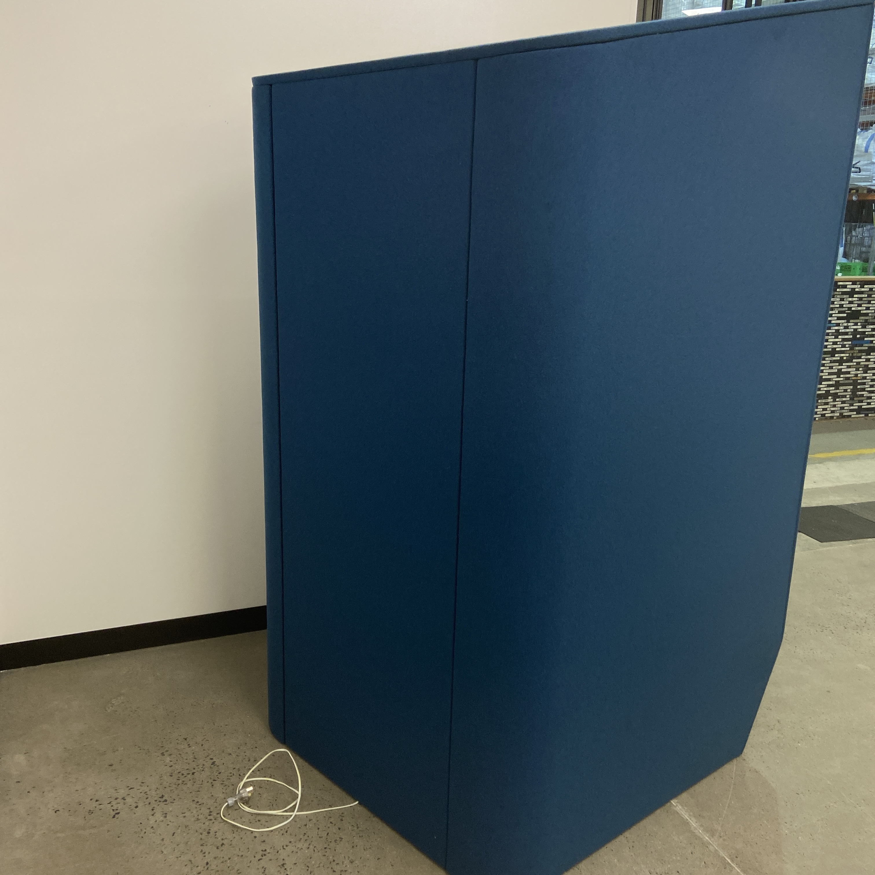 Pre-owned & Refurbished BUZZISPACE - BuzziBooth Blue | Collecte