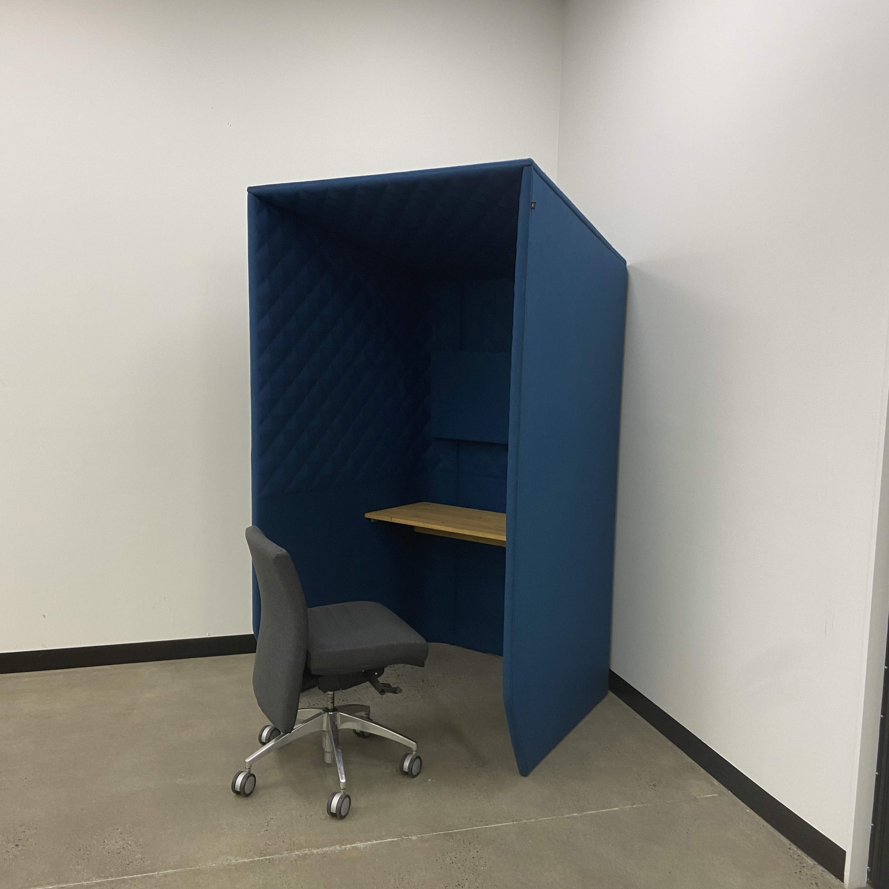Pre-owned & Refurbished BUZZISPACE - BuzziBooth Blue | Collecte