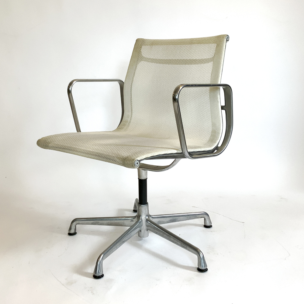 Pre-owned & Refurbished HERMAN MILLER - Eames Aluminium Group Series ...
