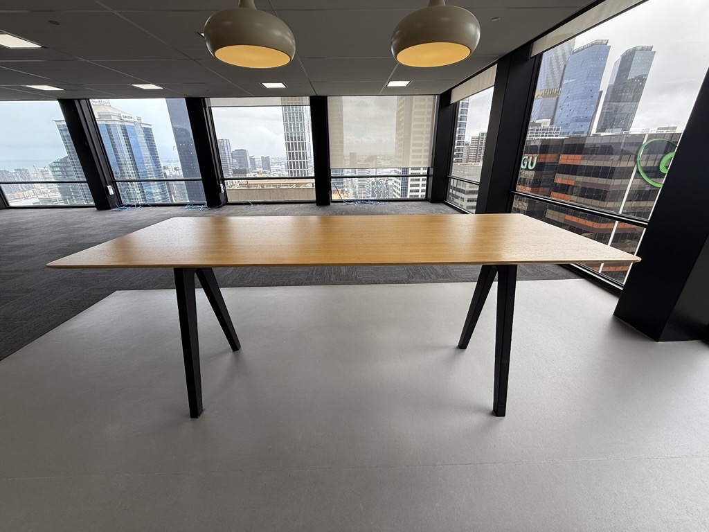 Pre-owned & Refurbished RESIDENT - Scholar Bar Leaner Table | Collecte